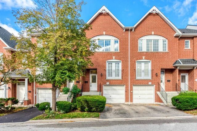 1591 South Parade Crt | 1591 South Parade Townhomes - strata.ca