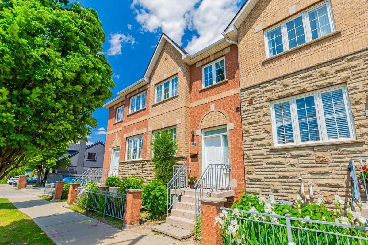 665-667 Scarlett Rd | 665 Scarlett Road Townhouses - strata.ca