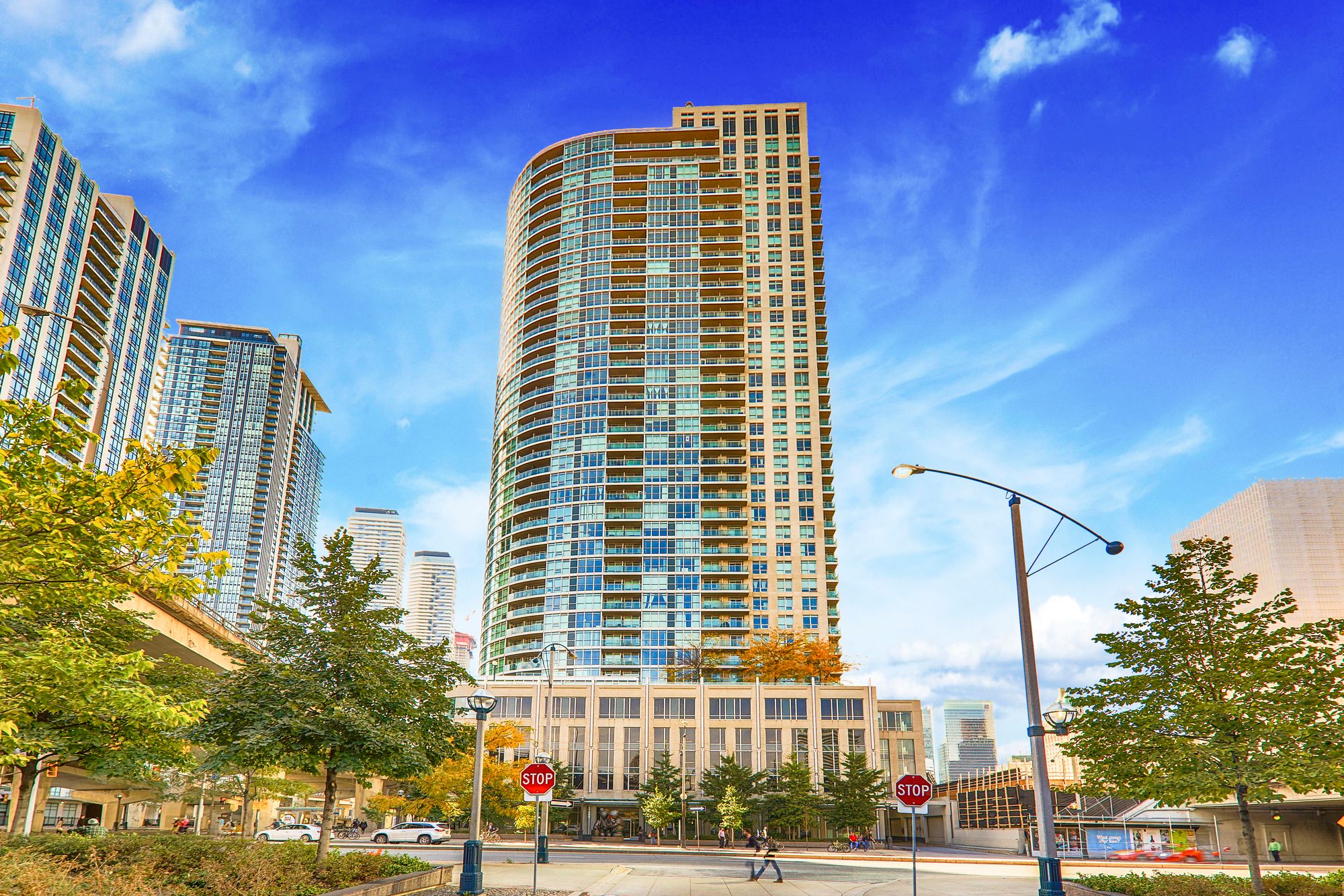 18 Yonge St | 18 Yonge | 4 Condos for Sale & 7 Units for Rent | Strata.ca
