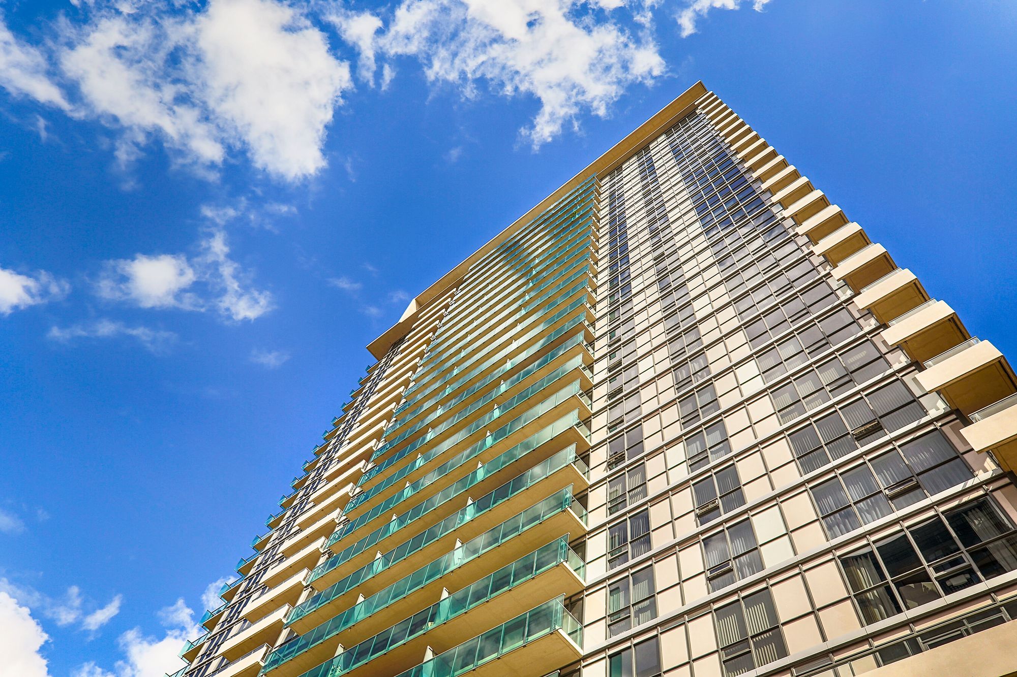 70 Roehampton Ave | The Republic South Tower | 1 Condo for Sale & 1 ...