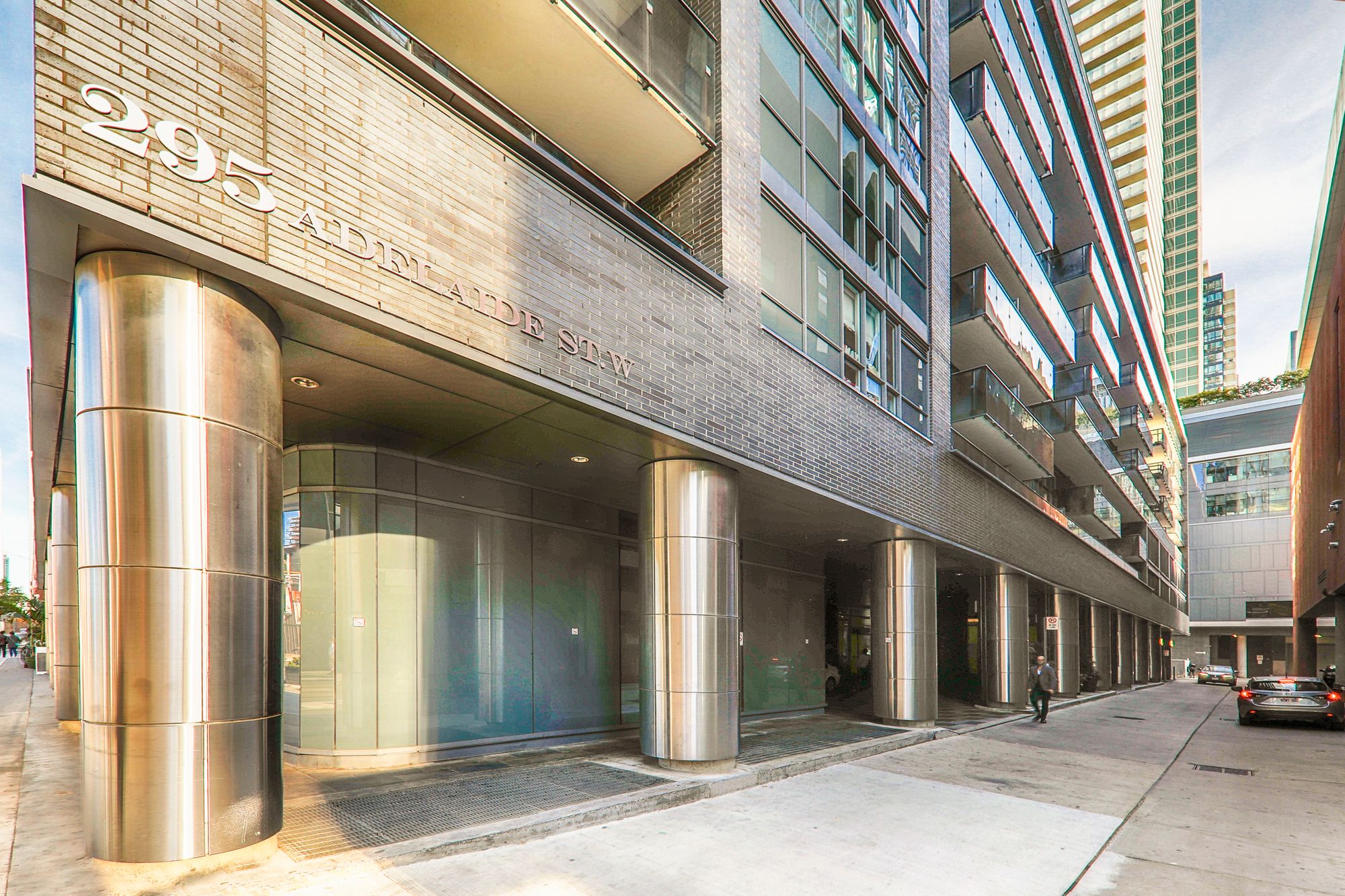 295 Adelaide St W | The Pinnacle on Adelaide | 4 Condos for Sale & 8 ...