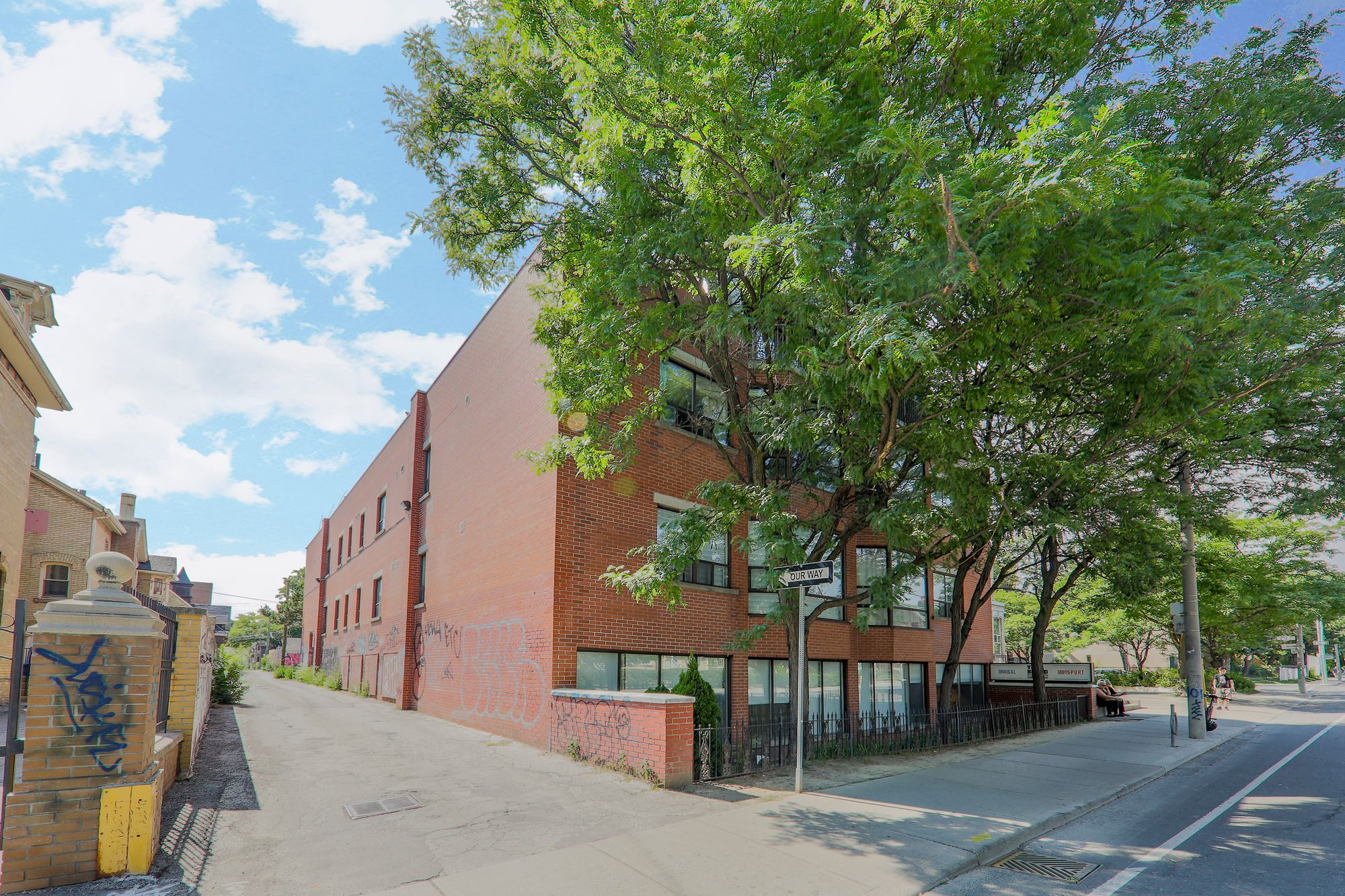 150 Beverley St | 150 Beverley Street Condos | 0 Condos for Sale & 1 ...